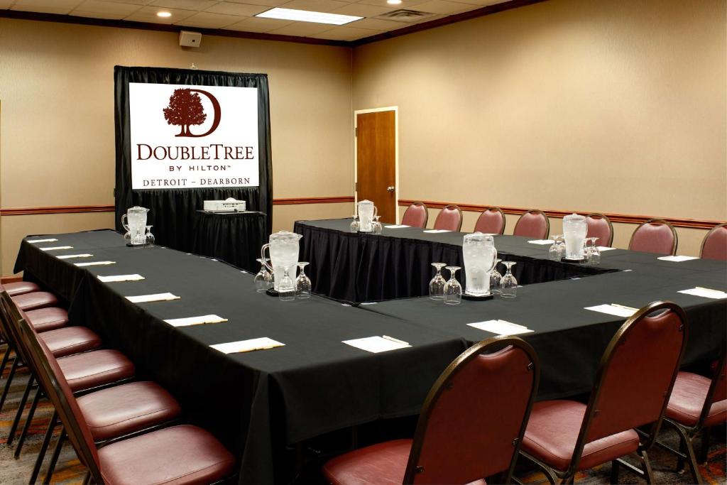 DoubleTree by Hilton Dearborn, Dearborn (updated prices 2025)