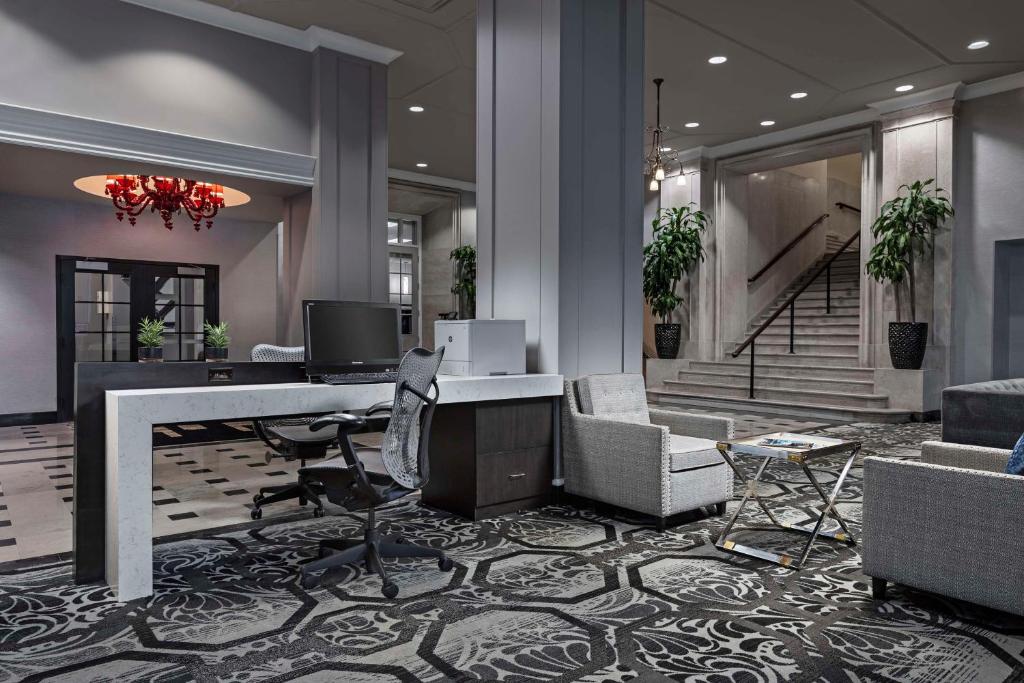 DoubleTree Suites by Hilton Hotel Detroit Downtown - Fort Shelby ...