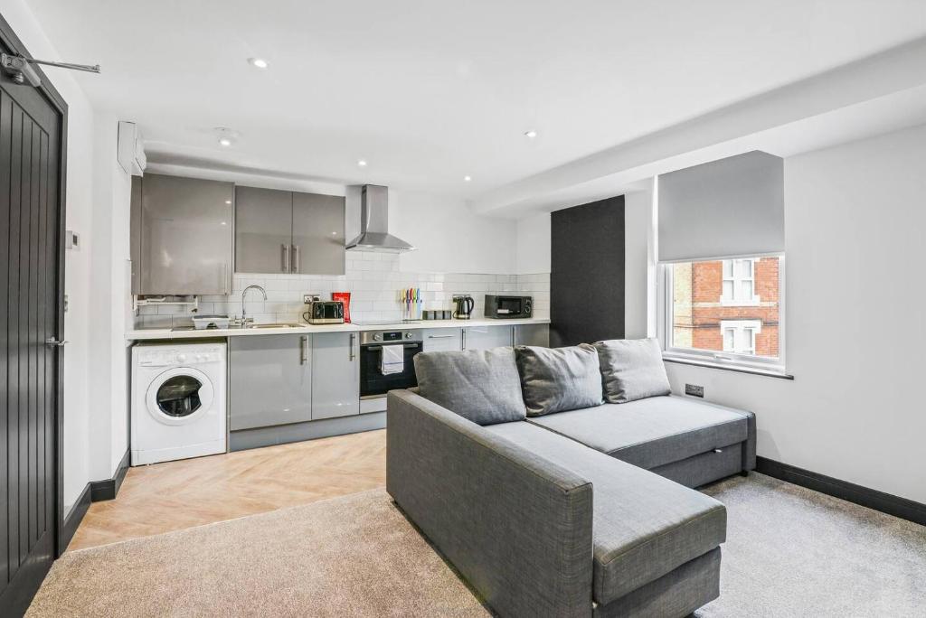 Modern Converted Flat in Old Boiler Factory - Flat 6, Nottingham ...