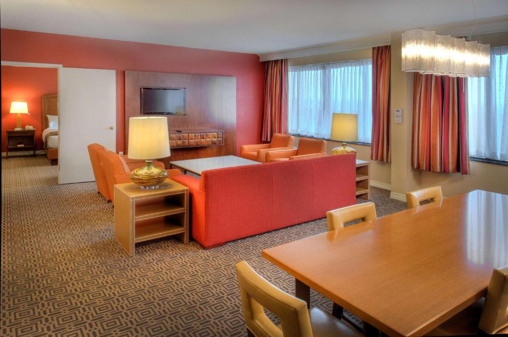 DoubleTree by Hilton Hotel St. Louis - Chesterfield, Chesterfield ...