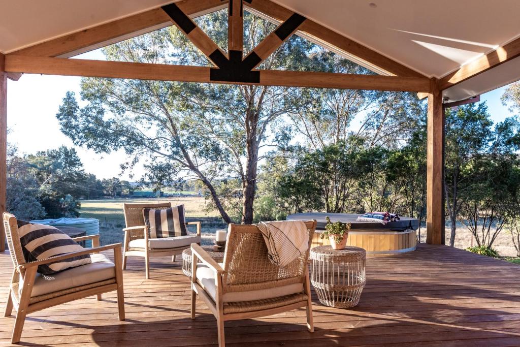 Highgrove Cottage, Eurunderee (updated prices 2025)