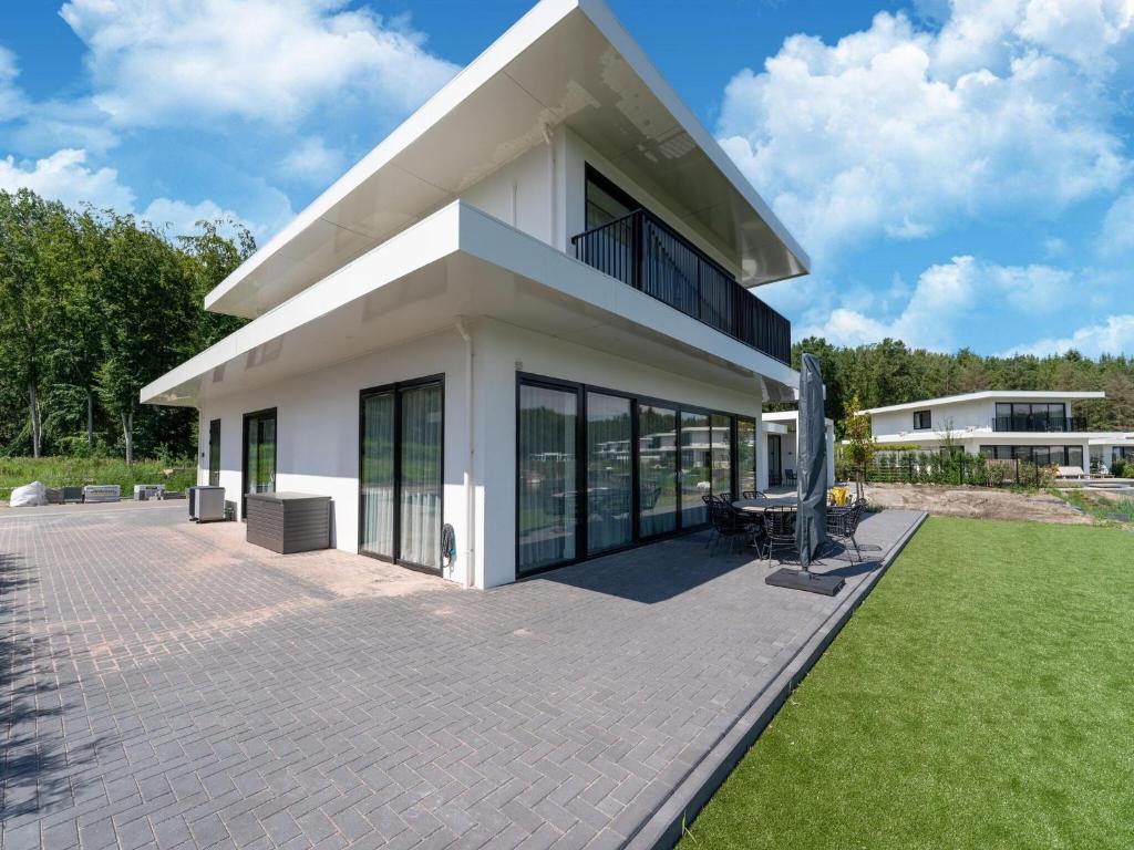 Water villa with garden near Harderwijk, Zeewolde (updated prices 2025)
