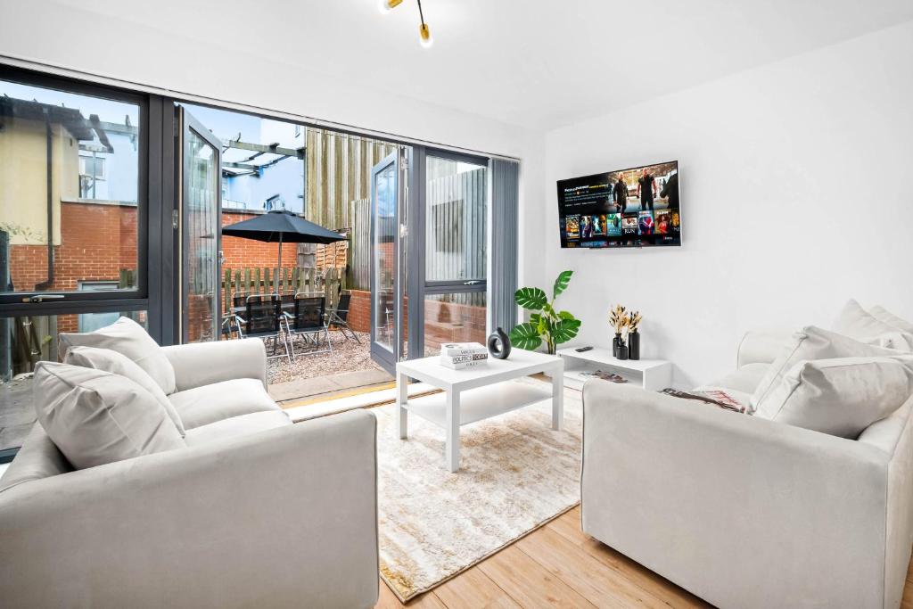 City Centre Townhouse - 3 Bedrooms - Garage - Parking - Top Rated - Birmingham