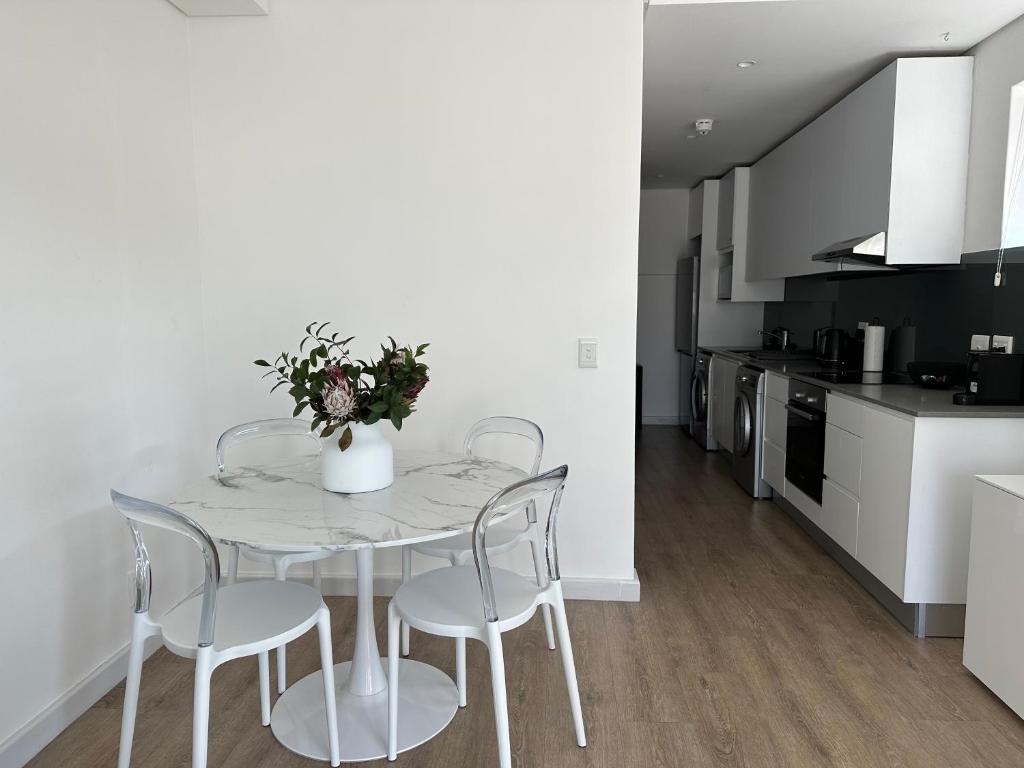 Studio corner unit in the heart of CBD, Cape Town (updated prices 2025)