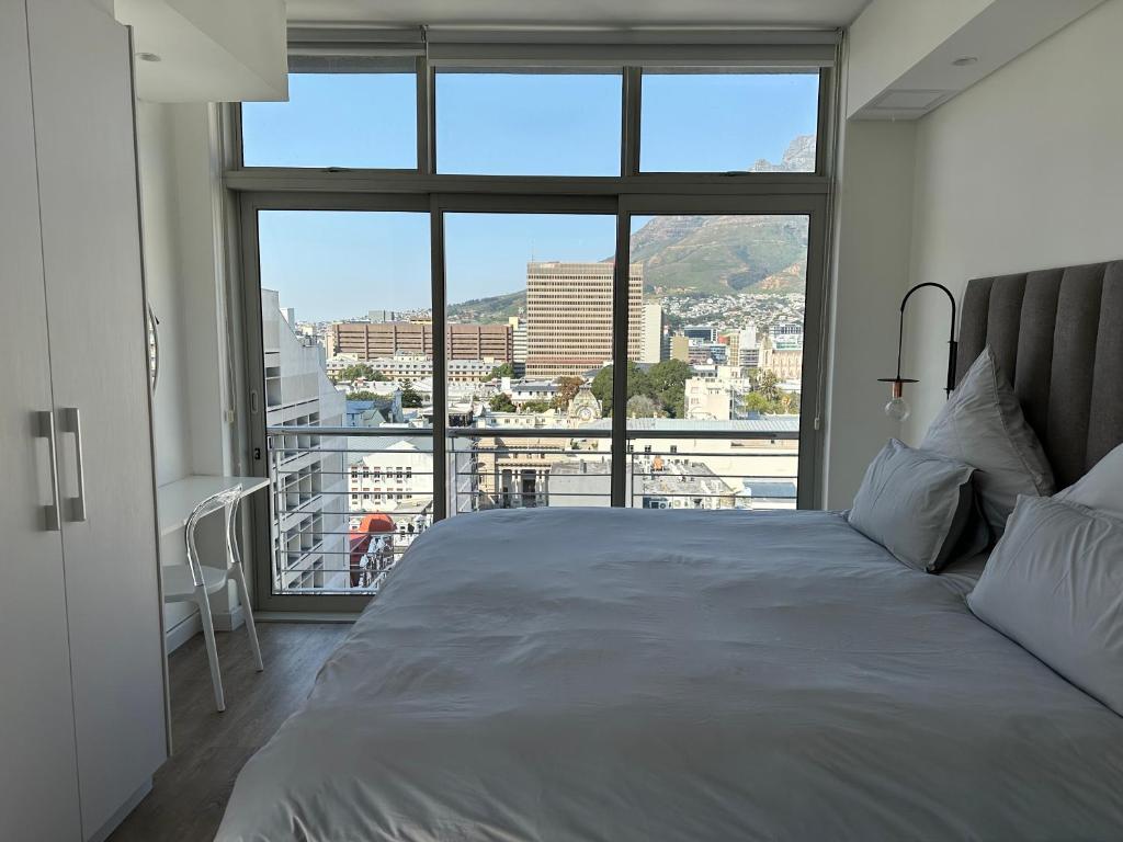Studio corner unit in the heart of CBD, Cape Town (updated prices 2025)