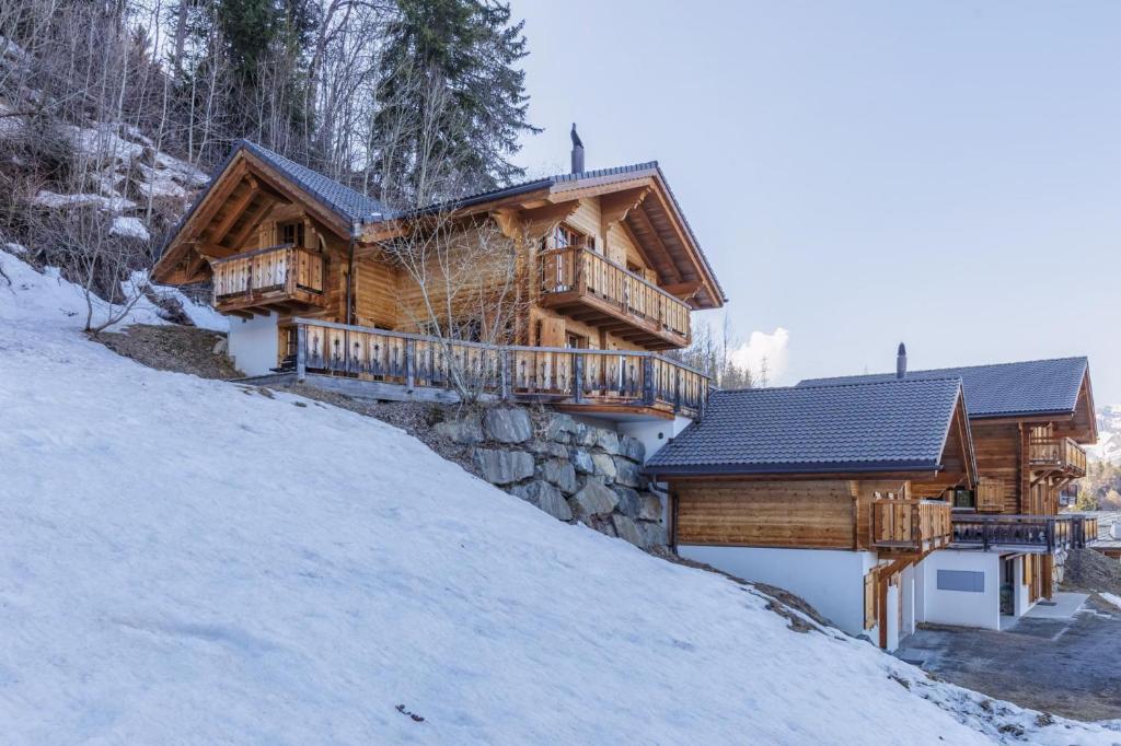 Chalet Coucou Luxury 10 pax Chalet with incredible views and garage, La ...