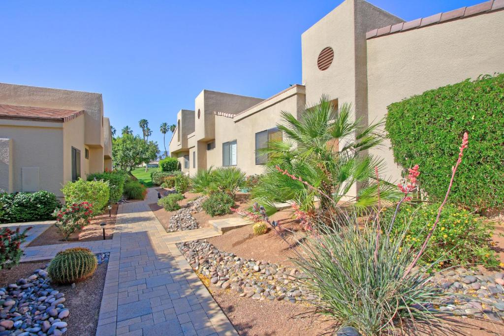 V4849 - Friendly Flower - Meredith Lodging, Palm Desert (updated prices ...