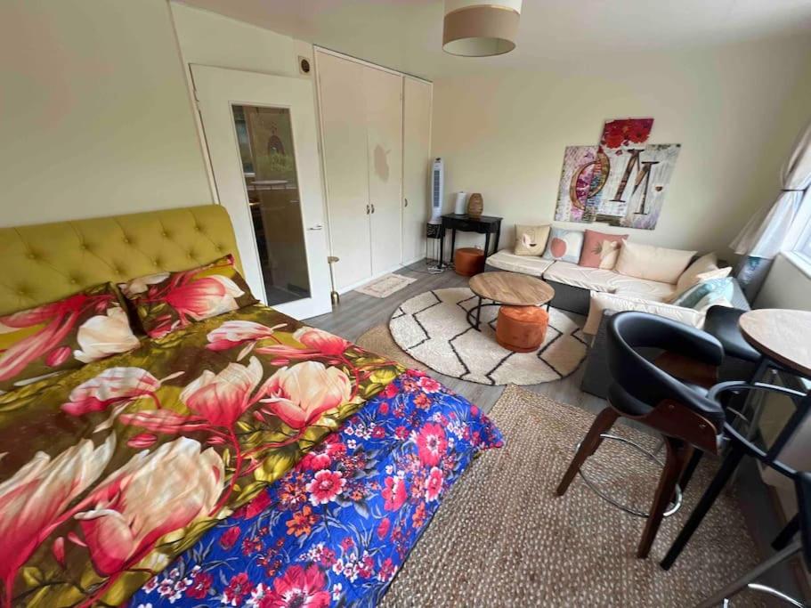 Milton Keynes Central Apartment Flat near MK City Centre Shopping Mall ...