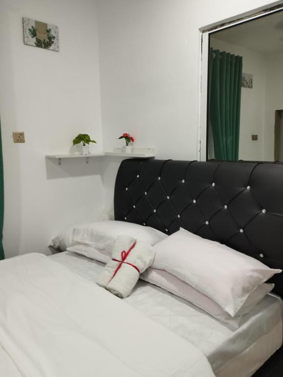 Inap Idaman 6 Queen Bed Near HUSM, Kota Bharu (updated prices 2026)