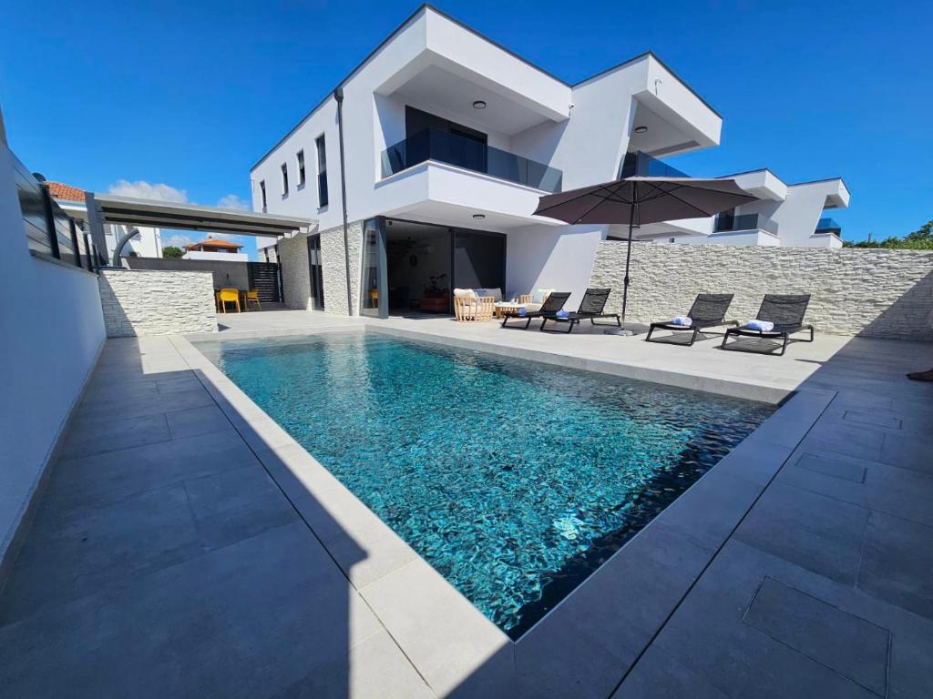 Villa Mi - modern villa with swimming pool, Pula (precios actualizados ...