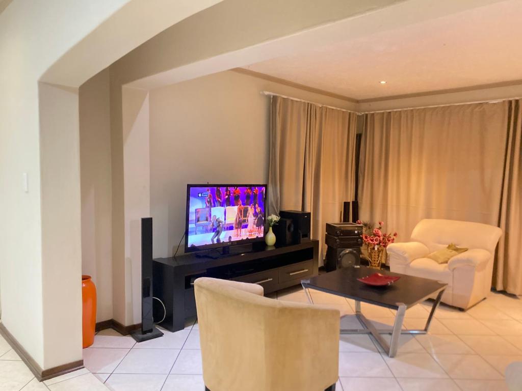 Siena Sun Guesthouse Rooms and Breakfast Option, Midrand (updated ...