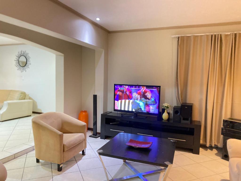 Siena Sun Guesthouse Rooms and Breakfast Option, Midrand (updated ...