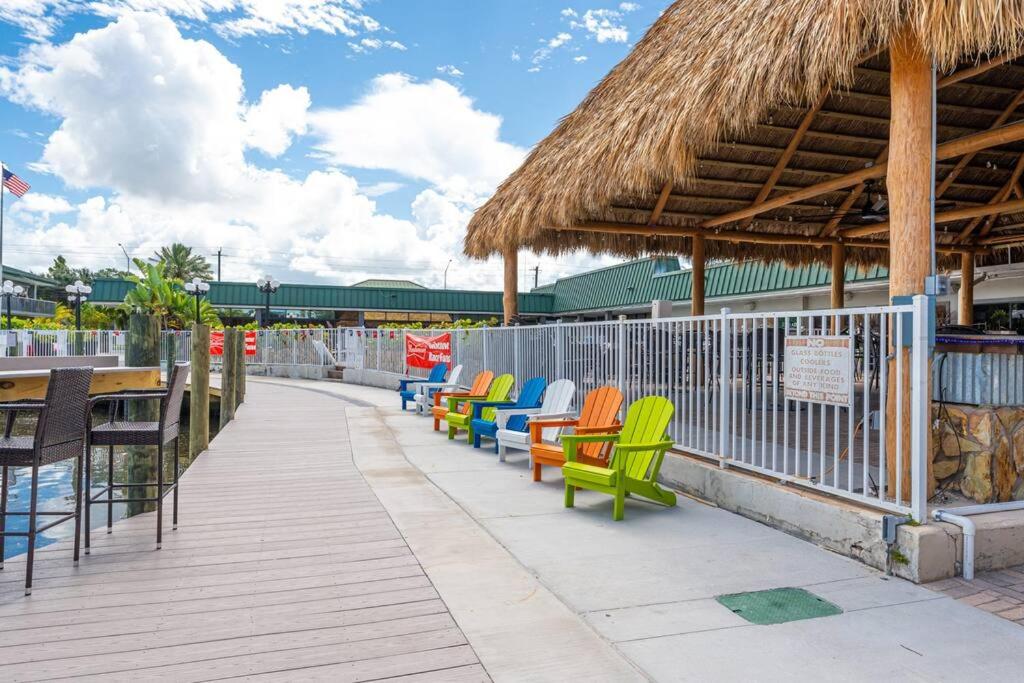 Pool Tiki Bar Florida