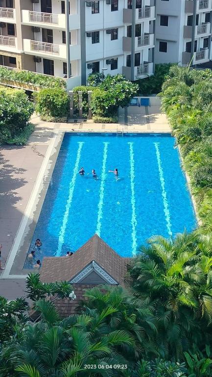 ALEA RESIDENCES Condo near Airport and MOA! Cozy Place with Main street ...