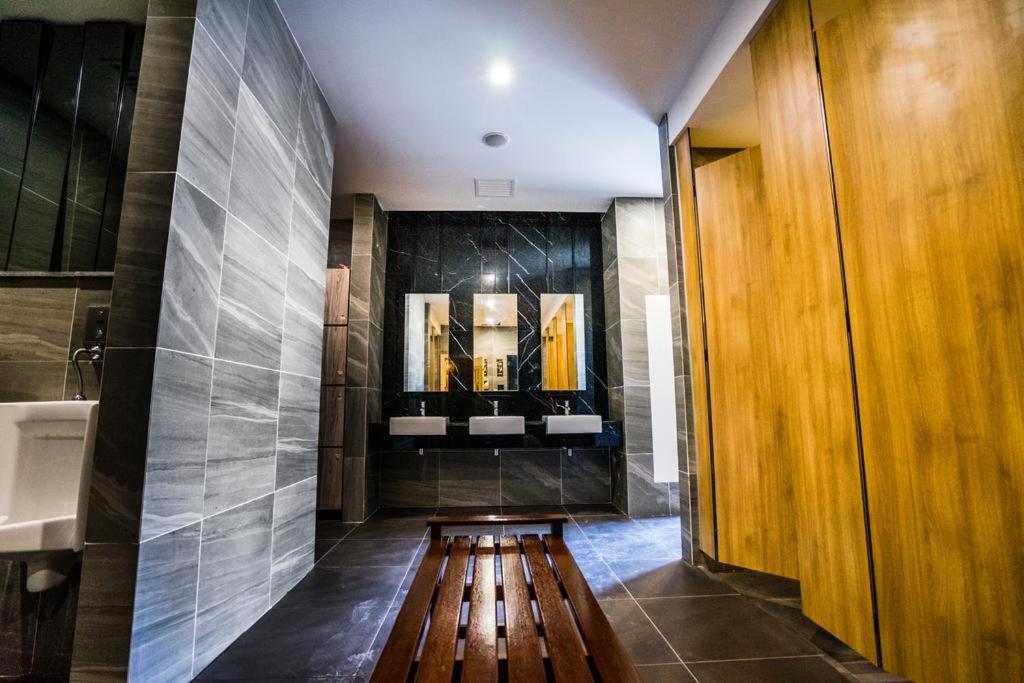 Imperio Residence Melaka - Private Jacuzzi with Seacityview stay with ...