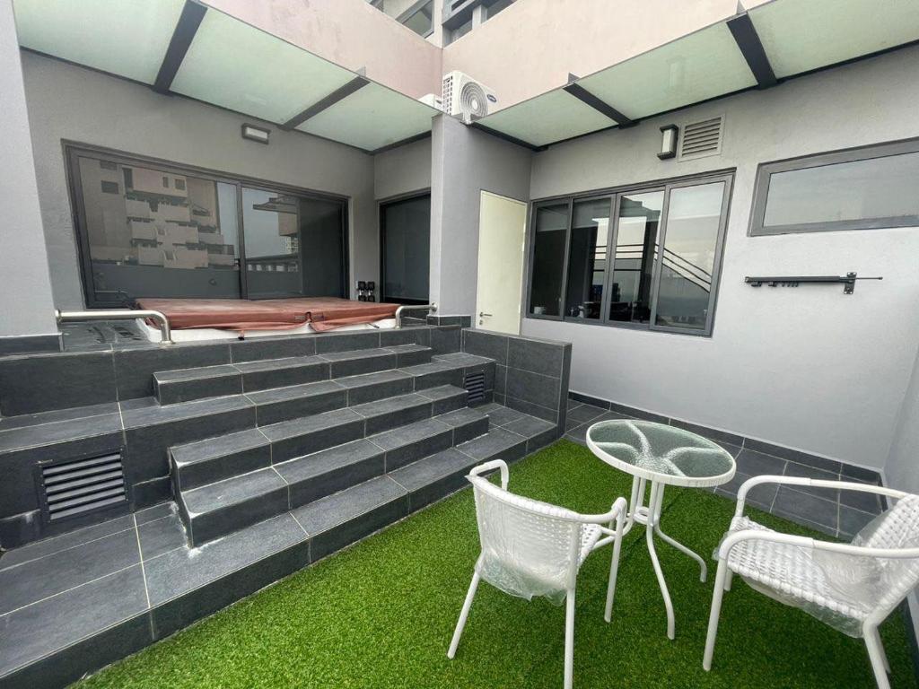 Imperio Residence Melaka - Private Jacuzzi with Seacityview stay with ...