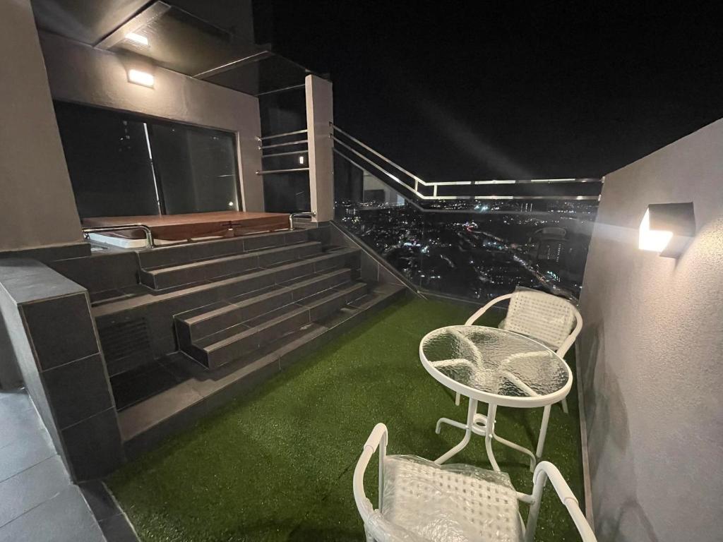 Imperio Residence Melaka - Private Jacuzzi with Seacityview stay with ...