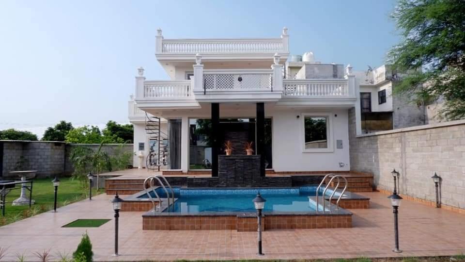 GREYSTONE VILLA, Swiming pool , BBQ , Big Garden, Pool table, Party ...