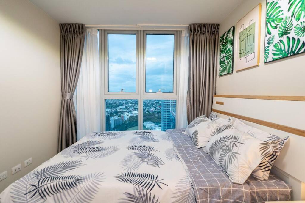 A2J Luxury 3BR Balcony BGC Suite Near Uptown Mall, Manila (updated ...