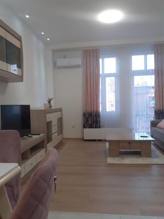 Beograd /Slavija - fontana 70 m2, Sajmište (updated prices 2026)