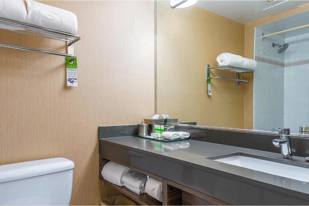 Executive Plaza Hotel & Conference Centre, Metro Vancouver, Coquitlam ...