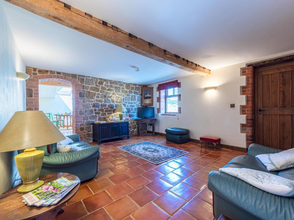 Hidden Gem in Stunning Location - Pass the Keys, Cressage ...