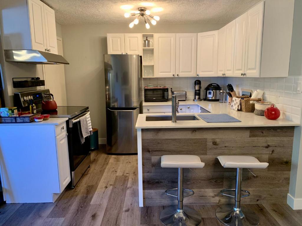 Cedar View Suite, Victoria (updated prices 2026)