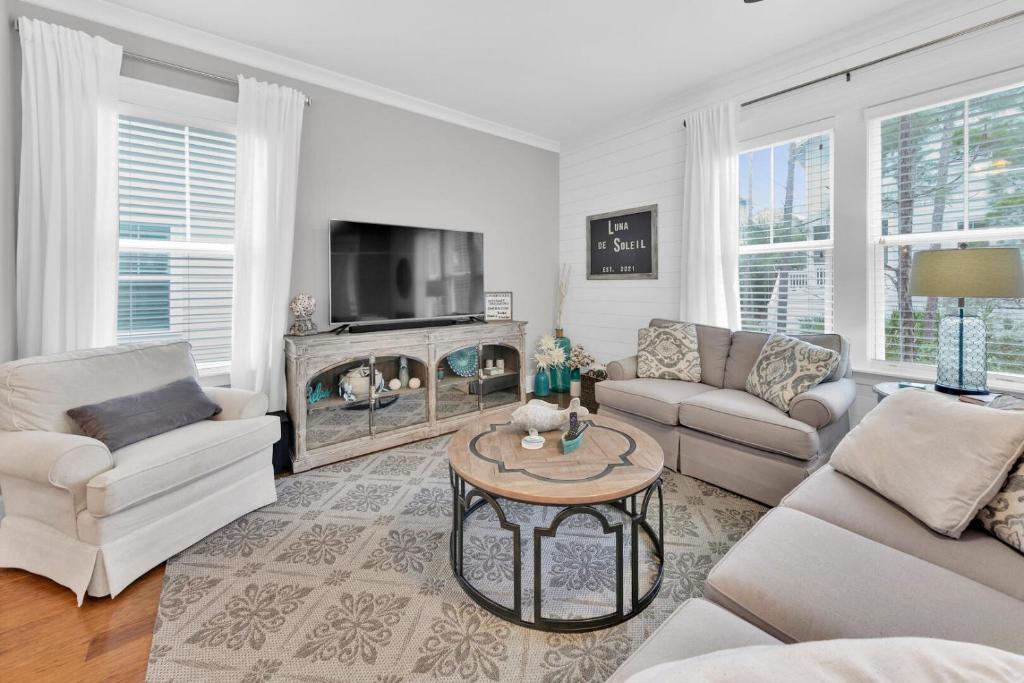 Luna de Soleil - 30a Highland Parks 3BD 2 and a half baths, golf cart ...