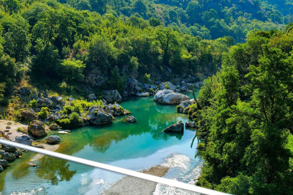 Hotel Uji Ftohte Tepelene, Tepelenë (updated prices 2025)