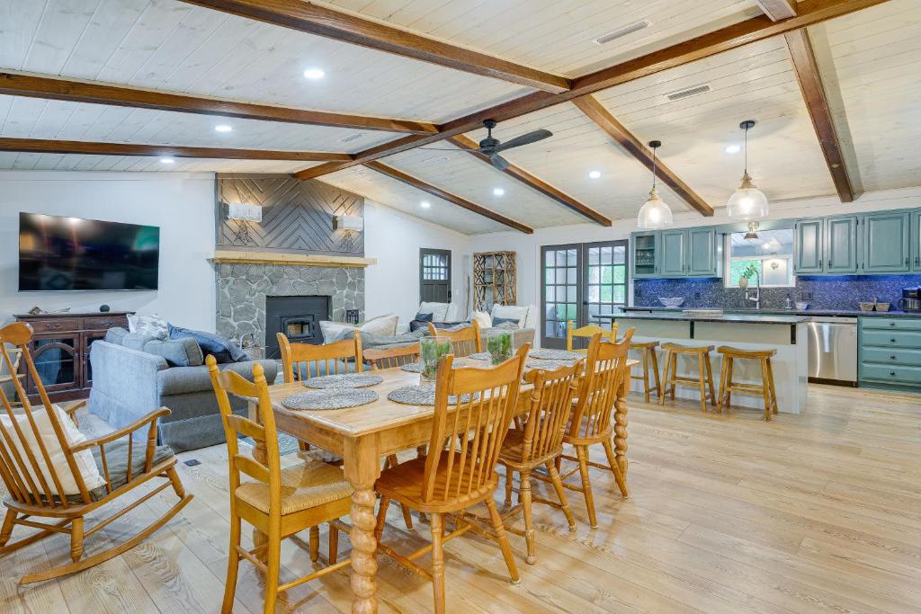 Sweetwater Bluff Home On The Hiawassee with Views!, Hayesville (updated ...