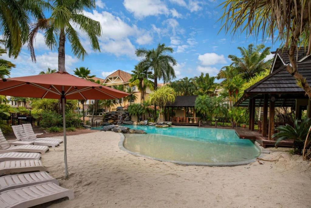 'Four Pool Retreat' Spectacular Resort-Style Living, Cairns North ...