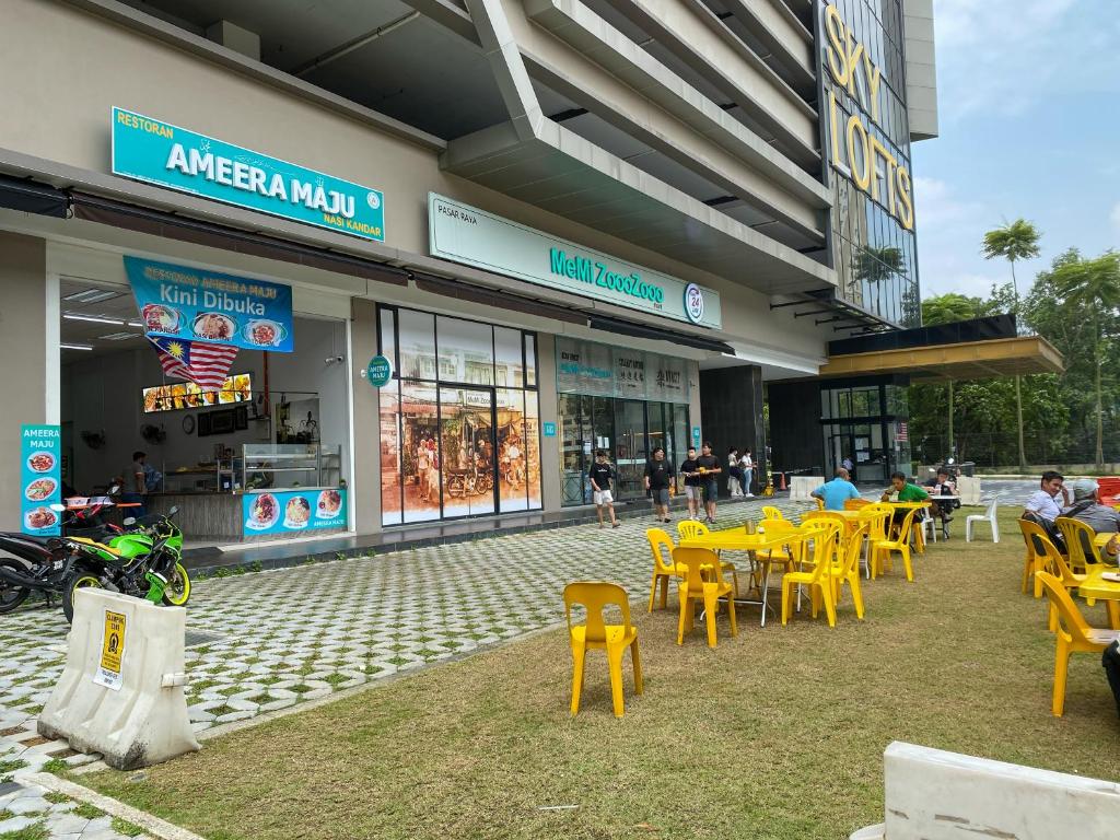 Kenwingston Skyloft Apartment Doorsteps to BRT Subang USJ, Subang Jaya ...