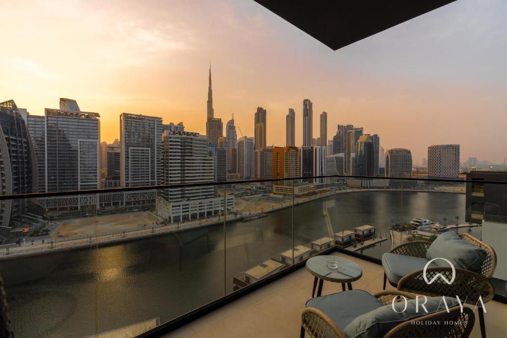Oraya - Studio With Jaw-Dropping Canal and Burj Views - Business bay ...