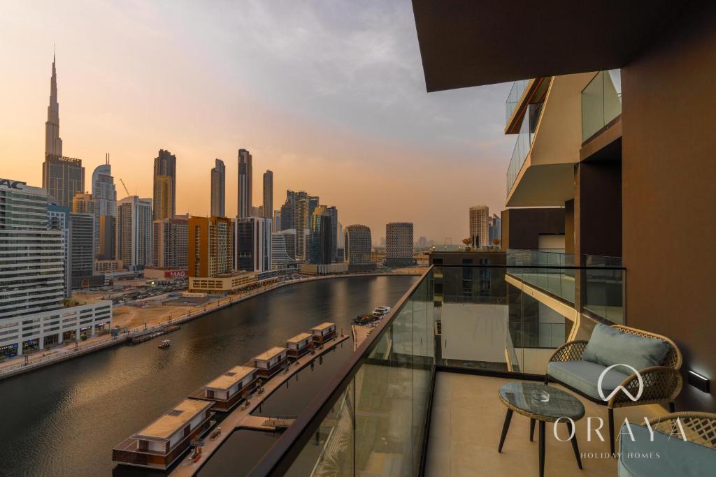 Oraya - Studio With Jaw-Dropping Canal and Burj Views - Business bay ...