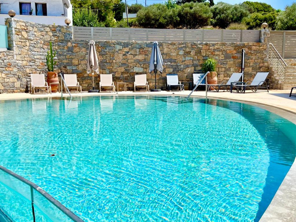 Modern Family apartment Ewa with pool, dining area on Crete coast ...