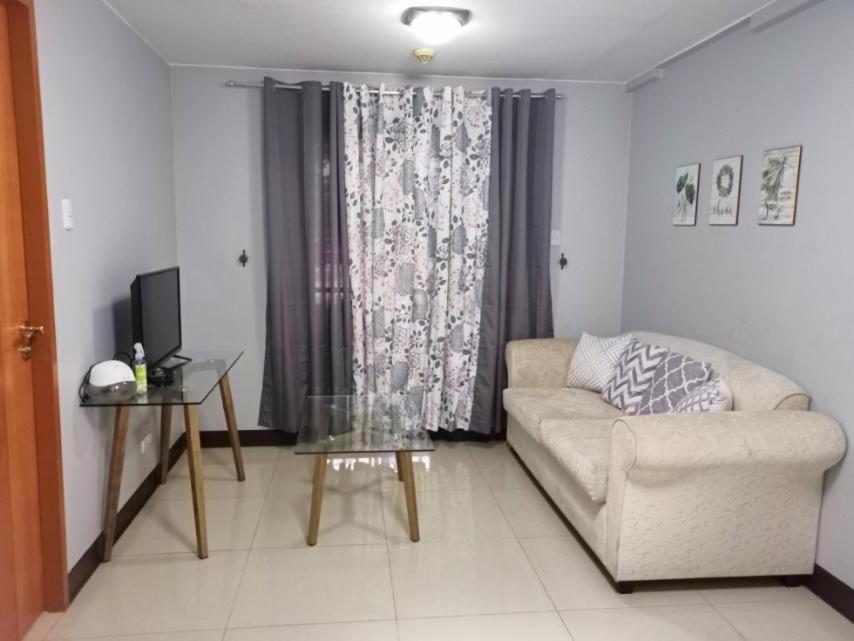 1BR Condo at Montecito Newport City Residential Resort across NAIA and ...