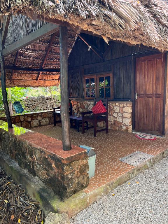 Lualemba Bungalow Resort, Nembrala (updated prices 2025)