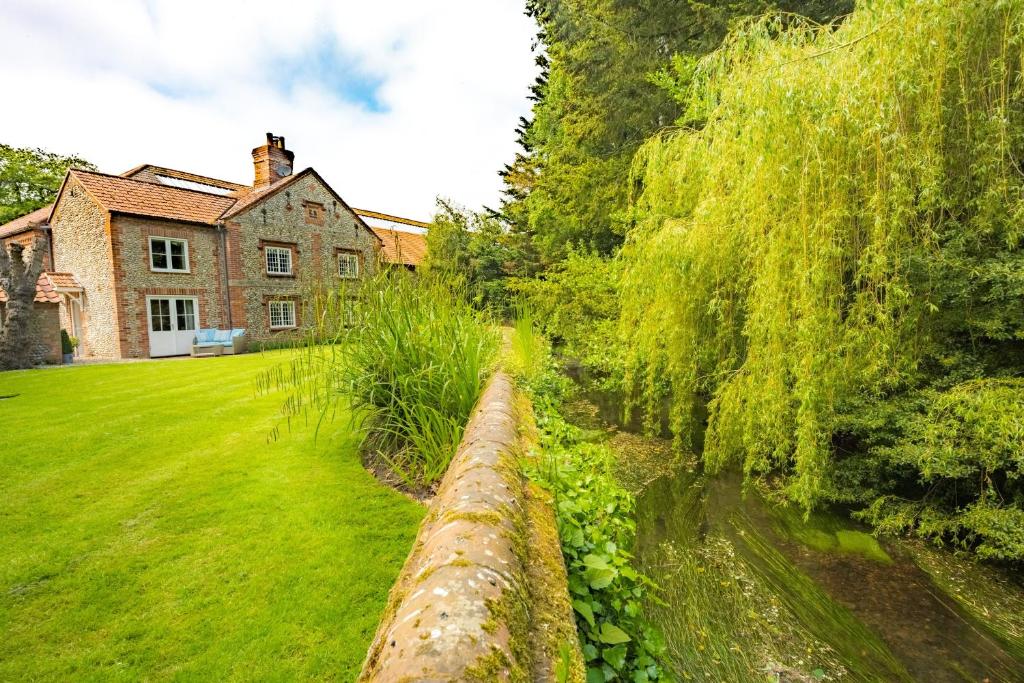 Glaven Cottage, Letheringsett (updated prices 2026)