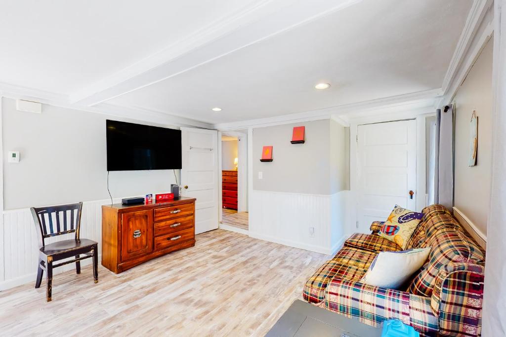 Saltbox Cottage, Sagamore Beach (updated prices 2026)