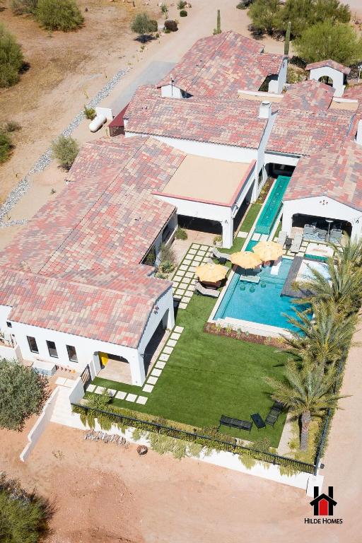 Villa Epic Escape Pool Jacuzzi Gym Office Movie Room (USA Cave Creek ...