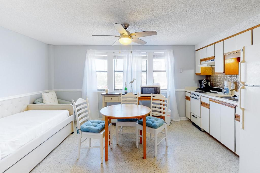 The Inn at St Thomas Square 1203C, Panama City Beach (updated prices 2025)