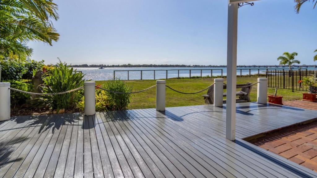 Picturesque Water Views, Sandstone Point (updated prices 2025)