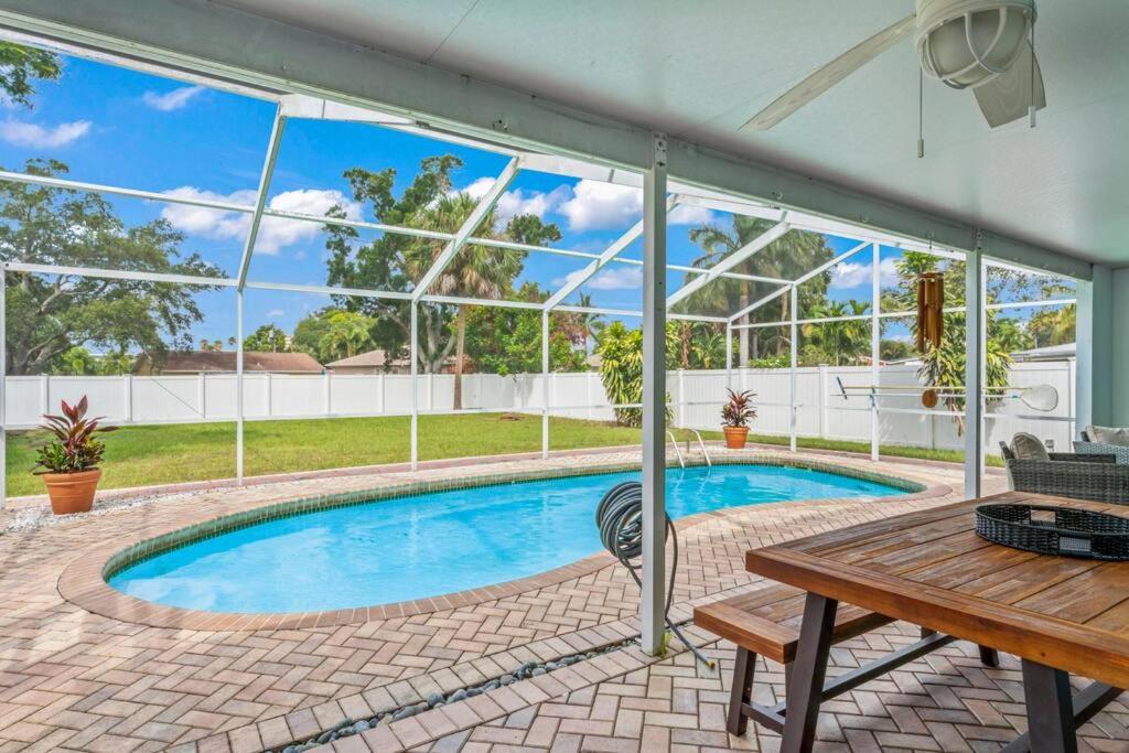 Shawnee Shack! POOL - 4 Bedroom 1 MILE from BEACH! Heated Pool!, Bay ...