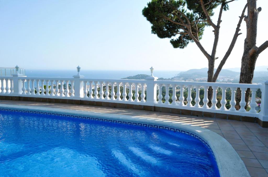 Villa Fluvia: swimming-pool, seaview, 1200m center and beach (Spagna ...