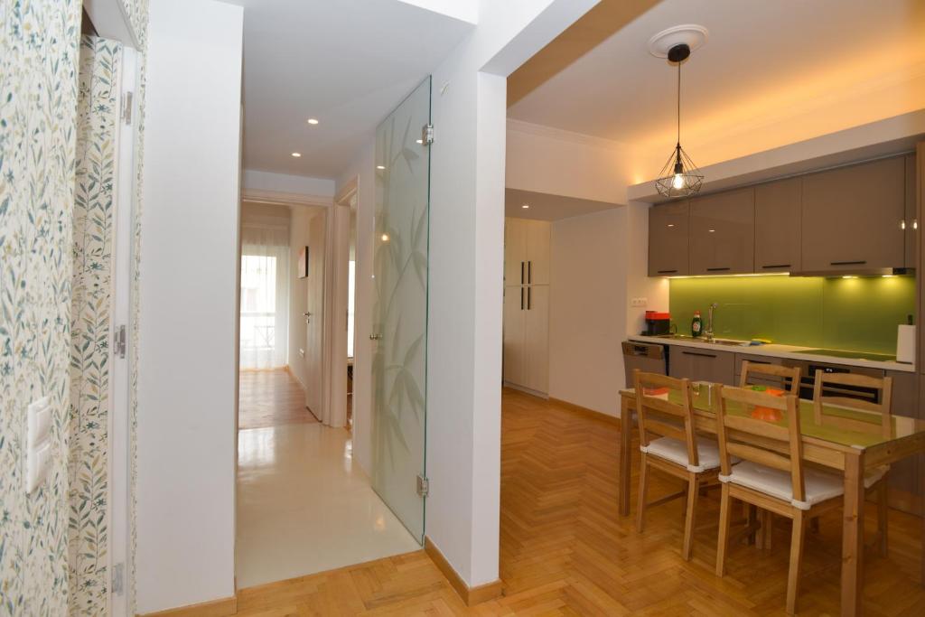 Acropolis area 2 bedroom 2 min from metro Syngrou, Athens (updated ...