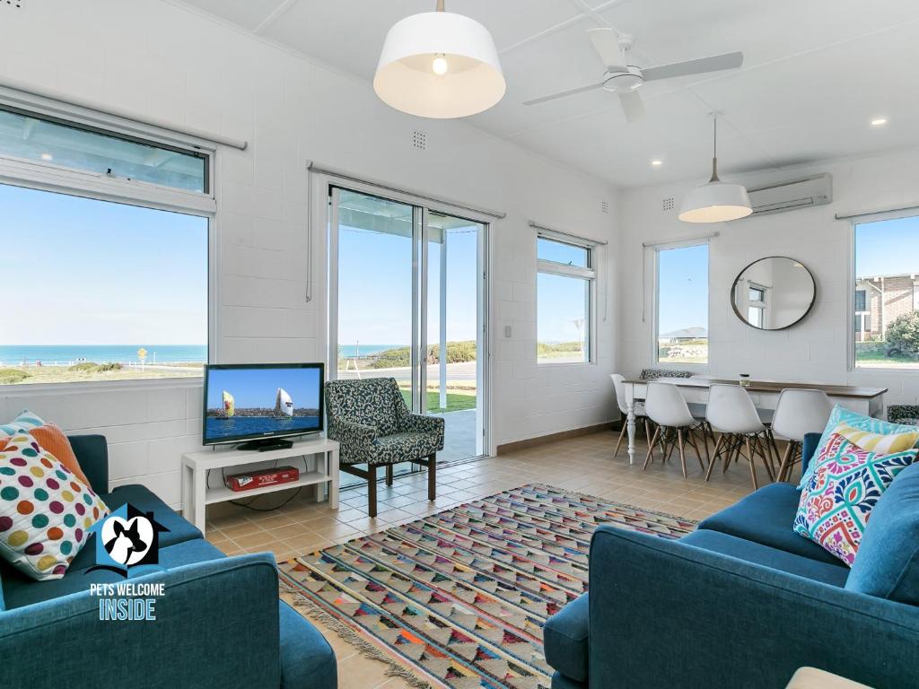 Cool Beach “Shack'' + Spectacular Views + Netflix, Middleton (updated ...