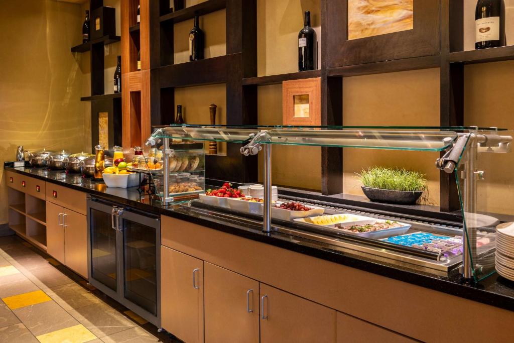 Hilton Alexandria Mark Center, Alexandria (updated prices 2025)