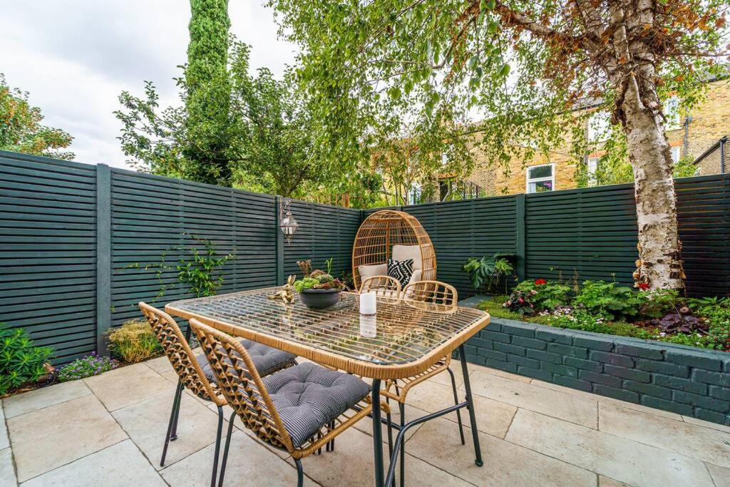 2 Bedroom garden flat, London (updated prices 2025)
