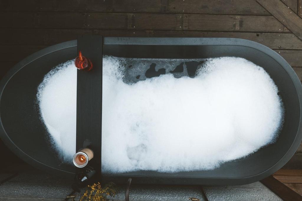 Tiny home, Outdoor bath, Infrared Sauna, Fire pit, Cardiff (updated ...