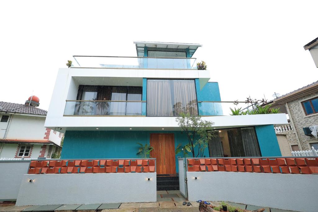 Villa Reverie - Ultra Modern Villa 200 metres to Prestine Beach ...